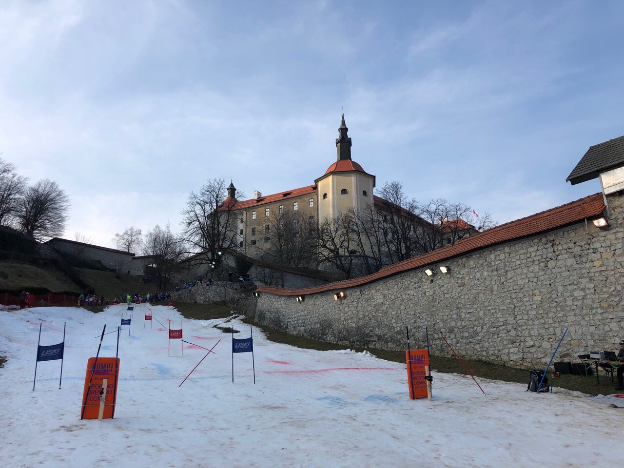 Cicibani smučali pod škofjeloškim gradom – SK Poljane